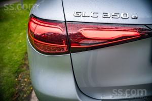 Серый Мерседес GLC 350 2025 в Рига, объемом двигателя 2.00 л и пробегом 16 тыс. км за 68500 €, фото 4 на AUTOMOTO.COM.LV