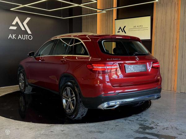 Sarkans Mercedes-Benz GLC 350 2017 Kauņa, ar dzinēja tilpumu 1.99 L un nobraukumu 95 tūkst. km par 20990 €, foto 8 vietnē AUTOMOTO.COM.LV