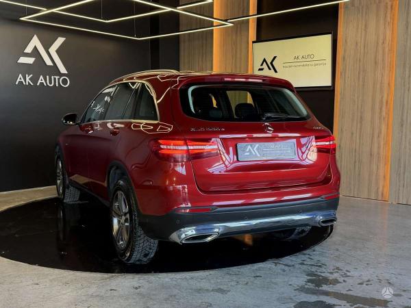 Sarkans Mercedes-Benz GLC 350 2017 Kauņa, ar dzinēja tilpumu 1.99 L un nobraukumu 95 tūkst. km par 20990 €, foto 9 vietnē AUTOMOTO.COM.LV