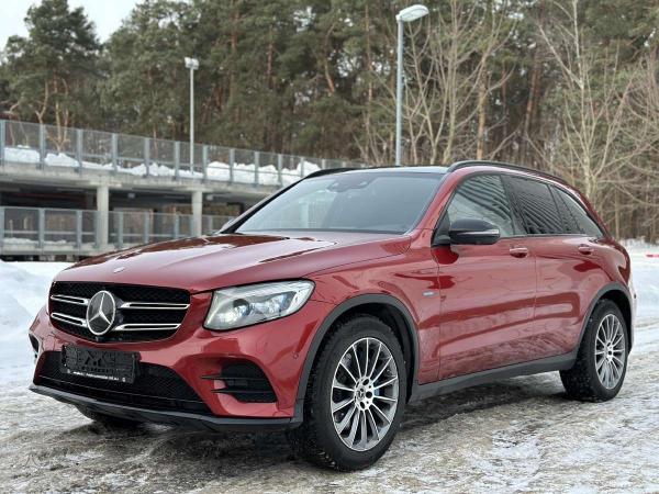 Sarkans Mercedes-Benz GLC 350 2017 Viļņa, ar dzinēja tilpumu 1.99 L un nobraukumu 200 tūkst. km par 19999 €, foto 1 vietnē AUTOMOTO.COM.LV
