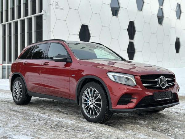 Sarkans Mercedes-Benz GLC 350 2017 Viļņa, ar dzinēja tilpumu 1.99 L un nobraukumu 200 tūkst. km par 19999 €, foto 3 vietnē AUTOMOTO.COM.LV