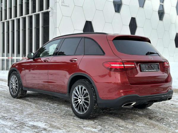 Sarkans Mercedes-Benz GLC 350 2017 Viļņa, ar dzinēja tilpumu 1.99 L un nobraukumu 200 tūkst. km par 19999 €, foto 6 vietnē AUTOMOTO.COM.LV