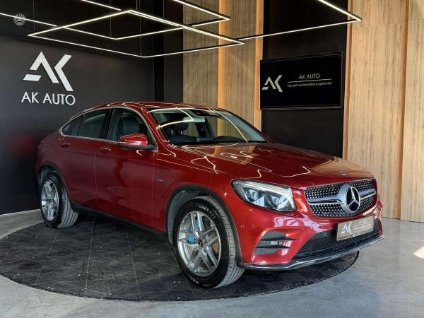 Red Mercedes-Benz GLC 350 2017 in Kaunas, with an engine capacity of 1.99 L and mileage of 160 thousand km for 23990 €, photo 2 on AUTOMOTO.COM.LV