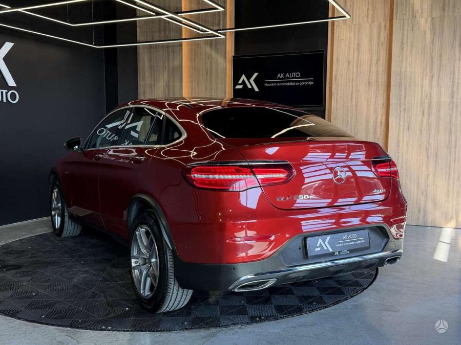 Sarkans Mercedes-Benz GLC 350 2017 Kauņa, ar dzinēja tilpumu 1.99 L un nobraukumu 160 tūkst. km par 23990 €, foto 10 vietnē AUTOMOTO.COM.LV