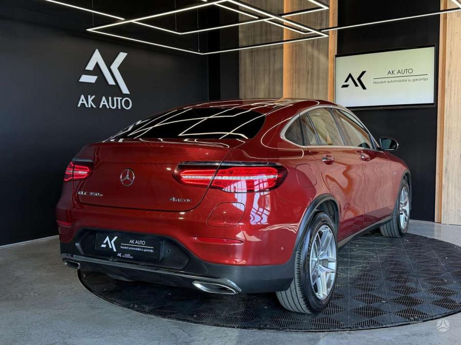 Sarkans Mercedes-Benz GLC 350 2017 Kauņa, ar dzinēja tilpumu 1.99 L un nobraukumu 160 tūkst. km par 23990 €, foto 12 vietnē AUTOMOTO.COM.LV