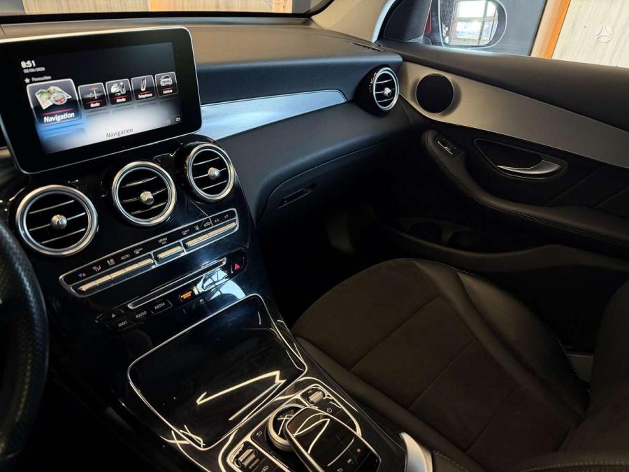 Sarkans Mercedes-Benz GLC 350 2017 Kauņa, ar dzinēja tilpumu 1.99 L un nobraukumu 160 tūkst. km par 23990 €, foto 20 vietnē AUTOMOTO.COM.LV