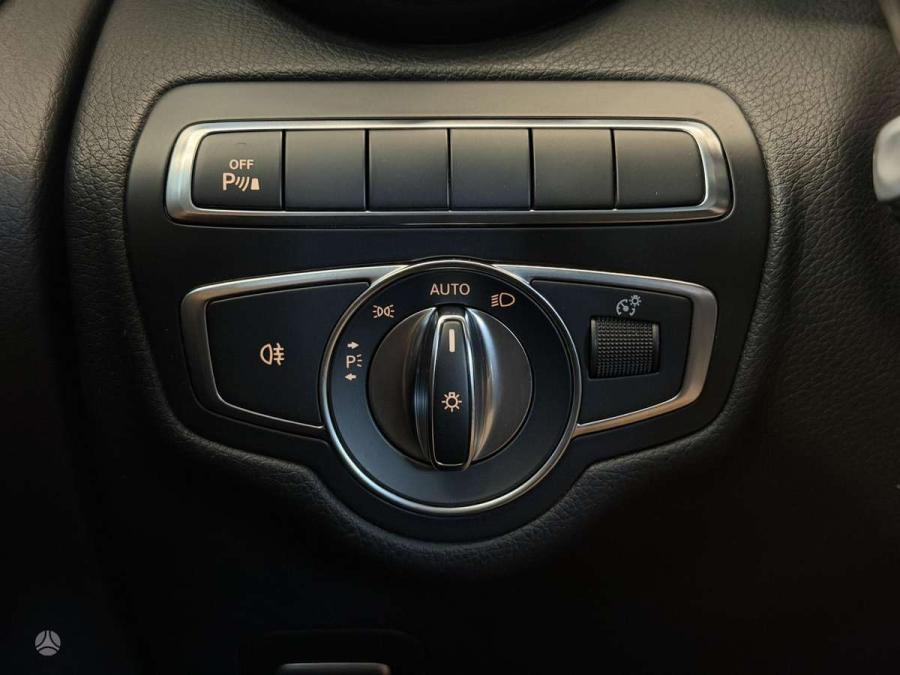 Sarkans Mercedes-Benz GLC 350 2017 Kauņa, ar dzinēja tilpumu 1.99 L un nobraukumu 160 tūkst. km par 23990 €, foto 28 vietnē AUTOMOTO.COM.LV
