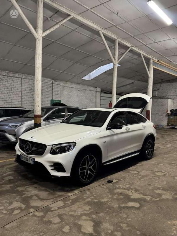 White Mercedes-Benz GLC 350 2017 in Klaipeda, with an engine capacity of 2.00 L and mileage of 160 thousand km for 26900 €, photo 1 on AUTOMOTO.COM.LV