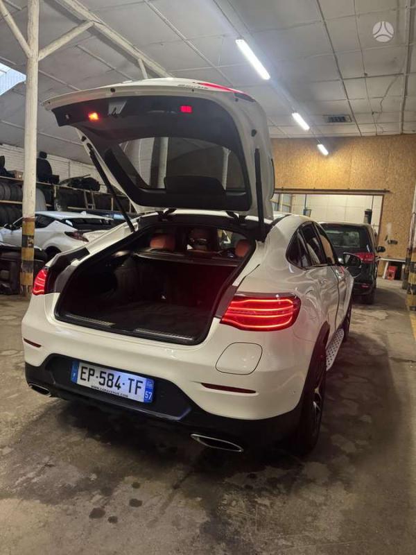 White Mercedes-Benz GLC 350 2017 in Klaipeda, with an engine capacity of 2.00 L and mileage of 160 thousand km for 26900 €, photo 3 on AUTOMOTO.COM.LV