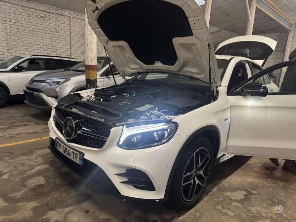 White Mercedes-Benz GLC 350 2017 in Klaipeda, with an engine capacity of 2.00 L and mileage of 160 thousand km for 26900 €, photo 4 on AUTOMOTO.COM.LV