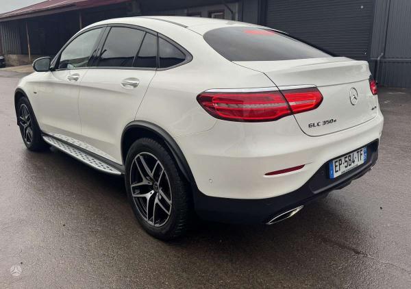 White Mercedes-Benz GLC 350 2017 in Klaipeda, with an engine capacity of 2.00 L and mileage of 160 thousand km for 26900 €, photo 8 on AUTOMOTO.COM.LV
