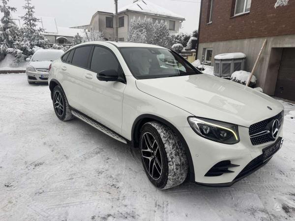 White Mercedes-Benz GLC 350 2018 in Kelme, with an engine capacity of 2.99 L and mileage of 115 thousand km for 29999 €, photo 2 on AUTOMOTO.COM.LV
