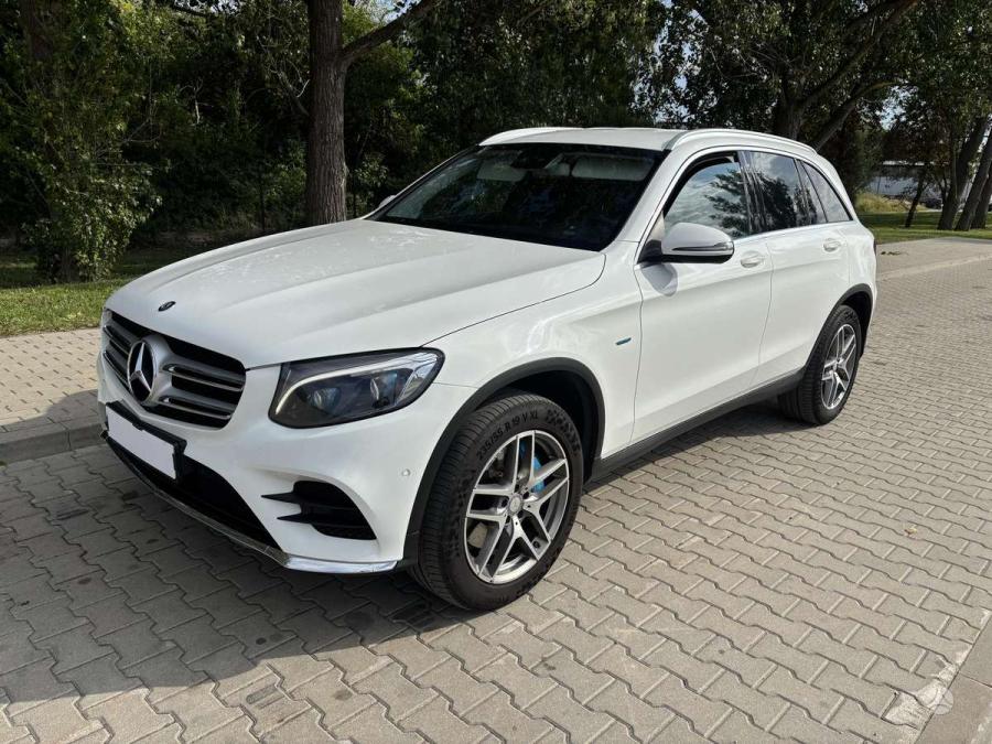 Balts Mercedes-Benz GLC 350 2016 Šauļi, ar dzinēja tilpumu 1.99 L un nobraukumu 196 tūkst. km par 12900 €, foto 1 vietnē AUTOMOTO.COM.LV