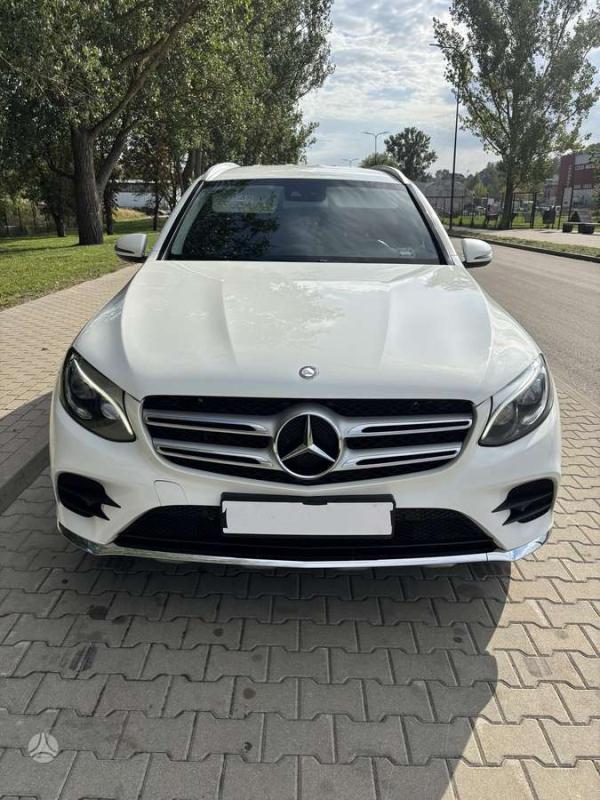 White Mercedes-Benz GLC 350 2016 in Siauliai, with an engine capacity of 1.99 L and mileage of 196 thousand km for 12900 €, photo 3 on AUTOMOTO.COM.LV