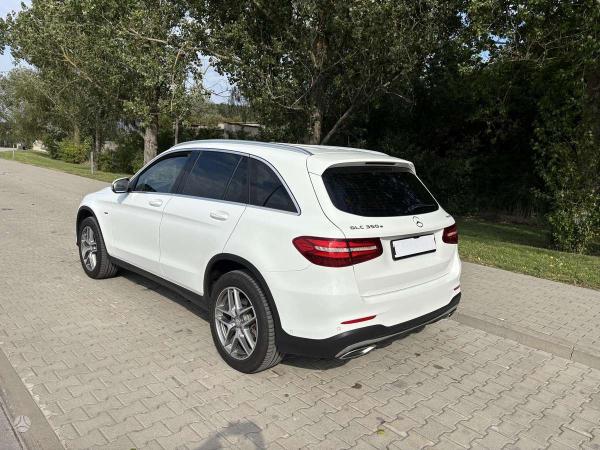 White Mercedes-Benz GLC 350 2016 in Siauliai, with an engine capacity of 1.99 L and mileage of 196 thousand km for 12900 €, photo 5 on AUTOMOTO.COM.LV
