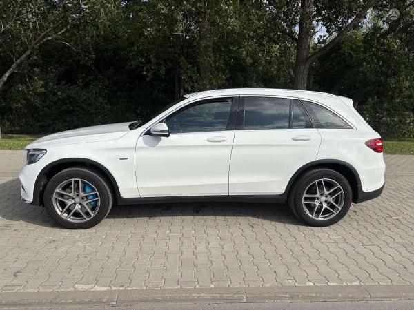 White Mercedes-Benz GLC 350 2016 in Siauliai, with an engine capacity of 1.99 L and mileage of 196 thousand km for 12900 €, photo 6 on AUTOMOTO.COM.LV
