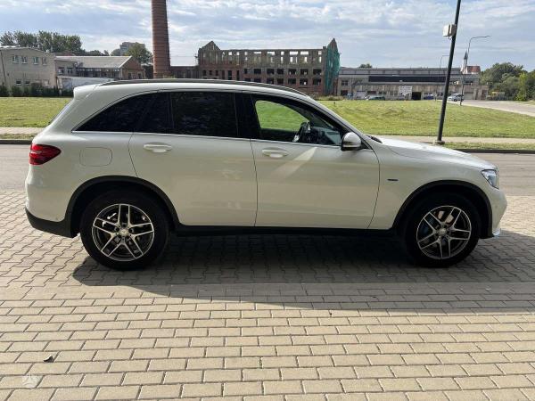 White Mercedes-Benz GLC 350 2016 in Siauliai, with an engine capacity of 1.99 L and mileage of 196 thousand km for 12900 €, photo 7 on AUTOMOTO.COM.LV