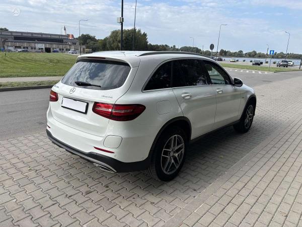 White Mercedes-Benz GLC 350 2016 in Siauliai, with an engine capacity of 1.99 L and mileage of 196 thousand km for 12900 €, photo 9 on AUTOMOTO.COM.LV
