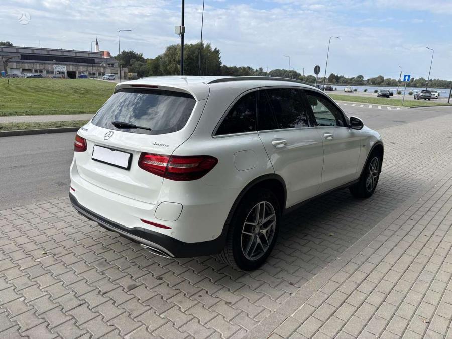 Balts Mercedes-Benz GLC 350 2016 Šauļi, ar dzinēja tilpumu 1.99 L un nobraukumu 196 tūkst. km par 12900 €, foto 9 vietnē AUTOMOTO.COM.LV