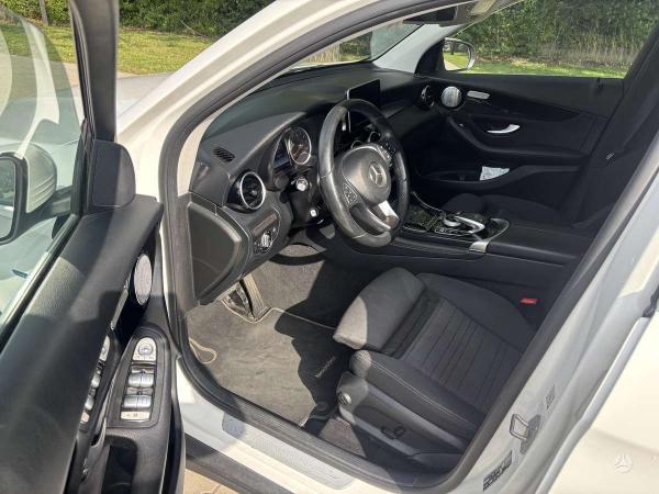 White Mercedes-Benz GLC 350 2016 in Siauliai, with an engine capacity of 1.99 L and mileage of 196 thousand km for 12900 €, photo 10 on AUTOMOTO.COM.LV
