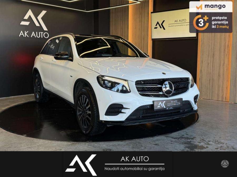 White Mercedes-Benz GLC 350 2017 in Kaunas, with an engine capacity of 1.99 L and mileage of 147 thousand km for 23990 €, photo 1 on AUTOMOTO.COM.LV