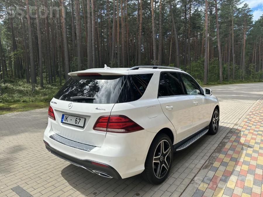 Balts Mercedes-Benz GLC 350 2017 Rīga, ar dzinēja tilpumu 3.50 L un nobraukumu 99 tūkst. km par 31900 €, foto 3 vietnē AUTOMOTO.COM.LV