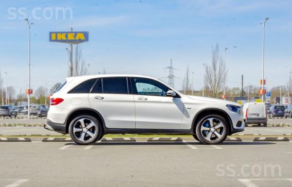 Balts Mercedes-Benz GLC 350 2017 Rīga, ar dzinēja tilpumu 2.00 L un nobraukumu 218 tūkst. km par 15690 €, foto 9 vietnē AUTOMOTO.COM.LV