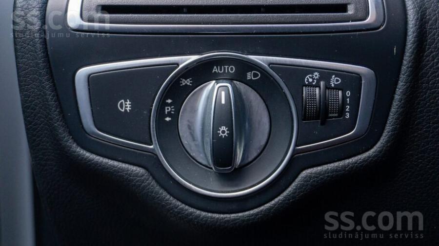 Белый Мерседес GLC 350 2017 в Рига, объемом двигателя 2.00 л и пробегом 218 тыс. км за 15690 €, фото 23 на AUTOMOTO.COM.LV