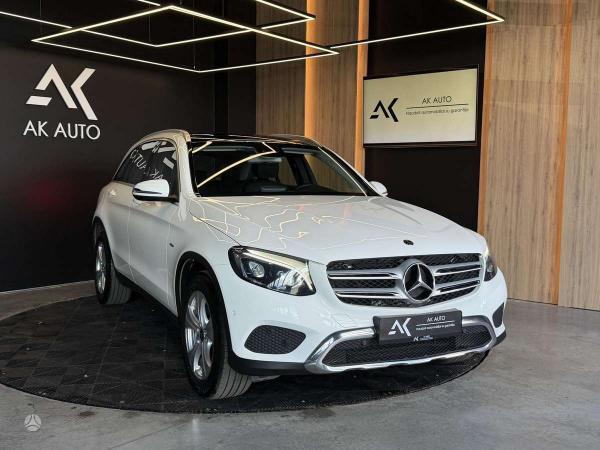 Balts Mercedes-Benz GLC 350 2017 Kauņa, ar dzinēja tilpumu 1.99 L un nobraukumu 140 tūkst. km par 19990 €, foto 3 vietnē AUTOMOTO.COM.LV