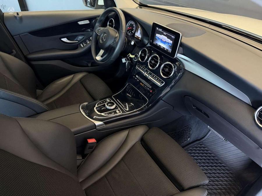 Balts Mercedes-Benz GLC 350 2017 Kauņa, ar dzinēja tilpumu 1.99 L un nobraukumu 140 tūkst. km par 19990 €, foto 16 vietnē AUTOMOTO.COM.LV