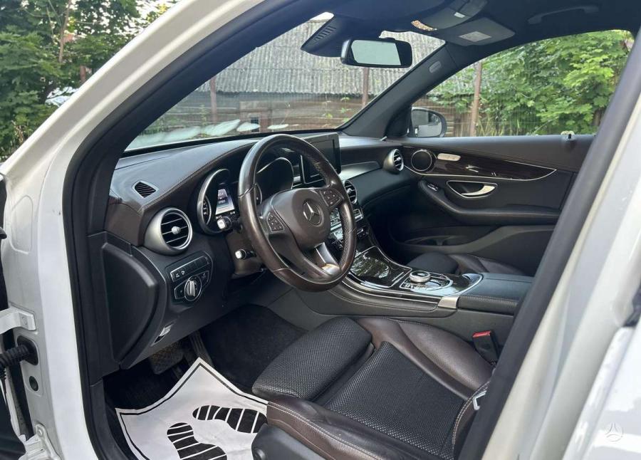 Balts Mercedes-Benz GLC 350 2017 Kaišiadorys, ar dzinēja tilpumu 2.00 L un nobraukumu 177 tūkst. km par 18950 €, foto 18 vietnē AUTOMOTO.COM.LV