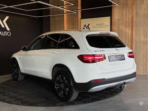 Белый Мерседес GLC 350 2017 в Каунас, объемом двигателя 1.99 л и пробегом 127 тыс. км за 19990 €, фото 9 на AUTOMOTO.COM.LV