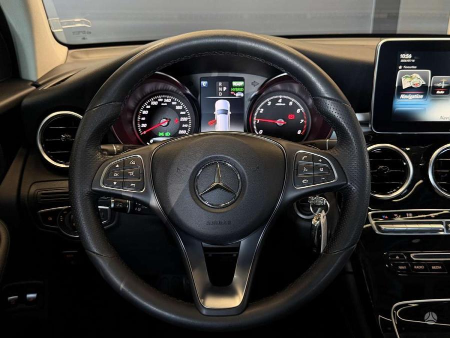 Белый Мерседес GLC 350 2017 в Каунас, объемом двигателя 1.99 л и пробегом 127 тыс. км за 19990 €, фото 15 на AUTOMOTO.COM.LV