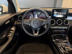 Белый Мерседес GLC 350 2017 в Каунас, объемом двигателя 1.99 л и пробегом 127 тыс. км за 19990 €, фото 16 на AUTOMOTO.COM.LV
