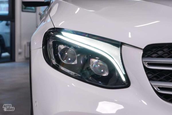 White Mercedes-Benz GLC 350 2017 in Kaunas, with an engine capacity of 3.00 L and mileage of 203 thousand km for 19950 €, photo 7 on AUTOMOTO.COM.LV