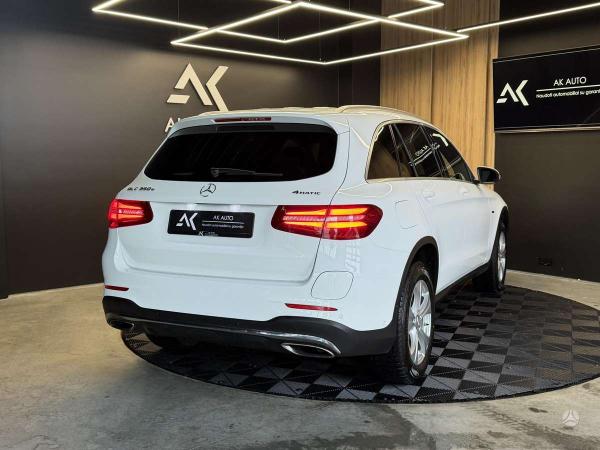 White Mercedes-Benz GLC 350 2018 in Kaunas, with an engine capacity of 1.99 L and mileage of 180 thousand km for 20990 €, photo 11 on AUTOMOTO.COM.LV