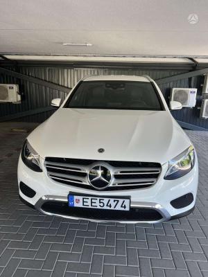 White Mercedes-Benz GLC 350 2018 in Kaunas, with an engine capacity of 1.99 L and mileage of 193 thousand km for 15900 €, photo 3 on AUTOMOTO.COM.LV