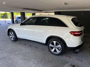 White Mercedes-Benz GLC 350 2018 in Kaunas, with an engine capacity of 1.99 L and mileage of 193 thousand km for 15900 €, photo 8 on AUTOMOTO.COM.LV