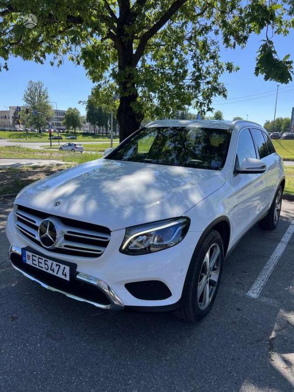 White Mercedes-Benz GLC 350 2018 in Kaunas, with an engine capacity of 1.99 L and mileage of 193 thousand km for 15900 €, photo 8 on AUTOMOTO.COM.LV