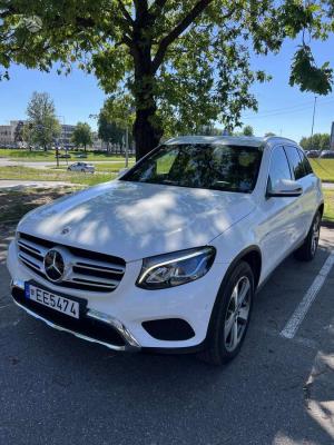 White Mercedes-Benz GLC 350 2018 in Kaunas, with an engine capacity of 1.99 L and mileage of 193 thousand km for 15900 €, photo 9 on AUTOMOTO.COM.LV