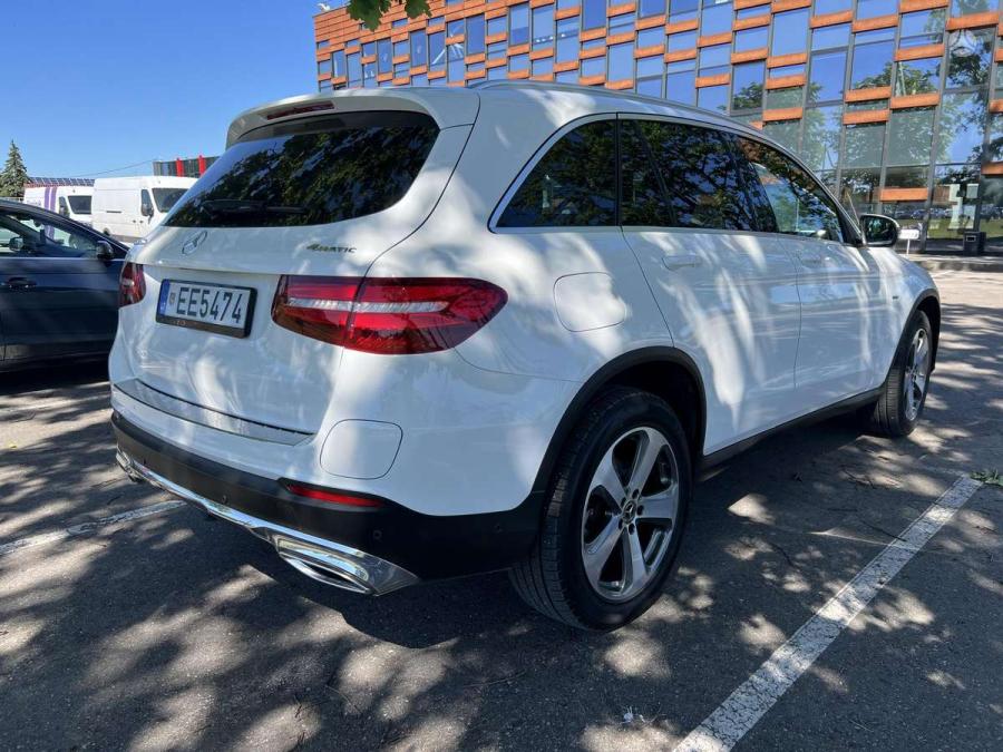 White Mercedes-Benz GLC 350 2018 in Kaunas, with an engine capacity of 1.99 L and mileage of 193 thousand km for 15900 €, photo 10 on AUTOMOTO.COM.LV
