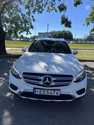 White Mercedes-Benz GLC 350 2018 in Kaunas, with an engine capacity of 1.99 L and mileage of 193 thousand km for 15900 €, photo 11 on AUTOMOTO.COM.LV