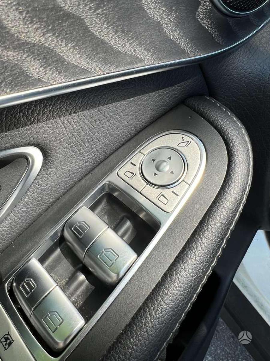 White Mercedes-Benz GLC 350 2018 in Kaunas, with an engine capacity of 1.99 L and mileage of 193 thousand km for 15900 €, photo 13 on AUTOMOTO.COM.LV