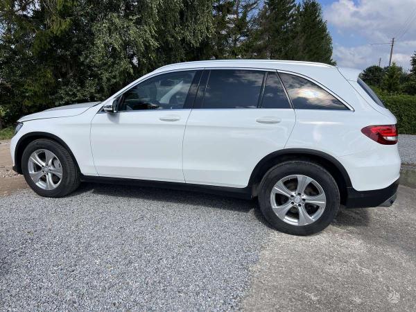 White Mercedes-Benz GLC 350 2018 in Kaunas, with an engine capacity of 2.99 L and mileage of 137 thousand km for 14350 €, photo 6 on AUTOMOTO.COM.LV