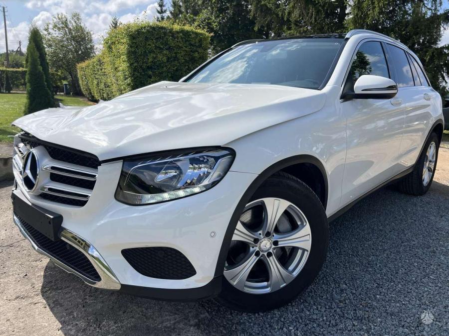 White Mercedes-Benz GLC 350 2018 in Kaunas, with an engine capacity of 2.99 L and mileage of 137 thousand km for 14350 €, photo 7 on AUTOMOTO.COM.LV