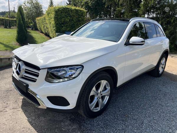 White Mercedes-Benz GLC 350 2018 in Kaunas, with an engine capacity of 2.99 L and mileage of 137 thousand km for 14350 €, photo 8 on AUTOMOTO.COM.LV