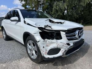 White Mercedes-Benz GLC 350 2018 in Kaunas, with an engine capacity of 2.99 L and mileage of 137 thousand km for 14350 €, photo 9 on AUTOMOTO.COM.LV