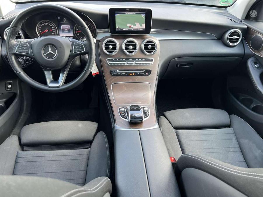 White Mercedes-Benz GLC 350 2018 in Kaunas, with an engine capacity of 2.99 L and mileage of 137 thousand km for 14350 €, photo 19 on AUTOMOTO.COM.LV