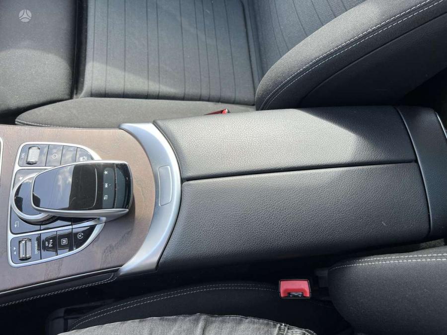 White Mercedes-Benz GLC 350 2018 in Kaunas, with an engine capacity of 2.99 L and mileage of 137 thousand km for 14350 €, photo 22 on AUTOMOTO.COM.LV