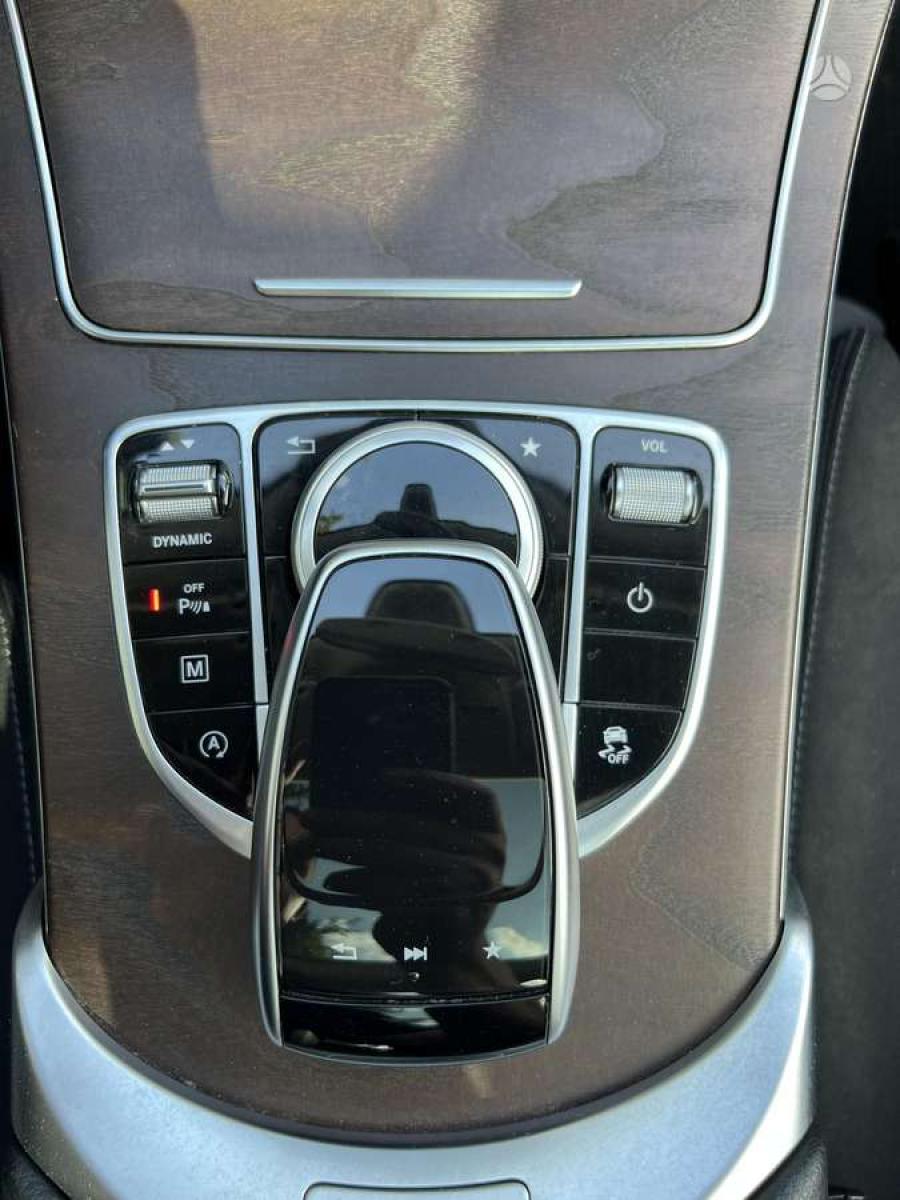 White Mercedes-Benz GLC 350 2018 in Kaunas, with an engine capacity of 2.99 L and mileage of 137 thousand km for 14350 €, photo 26 on AUTOMOTO.COM.LV